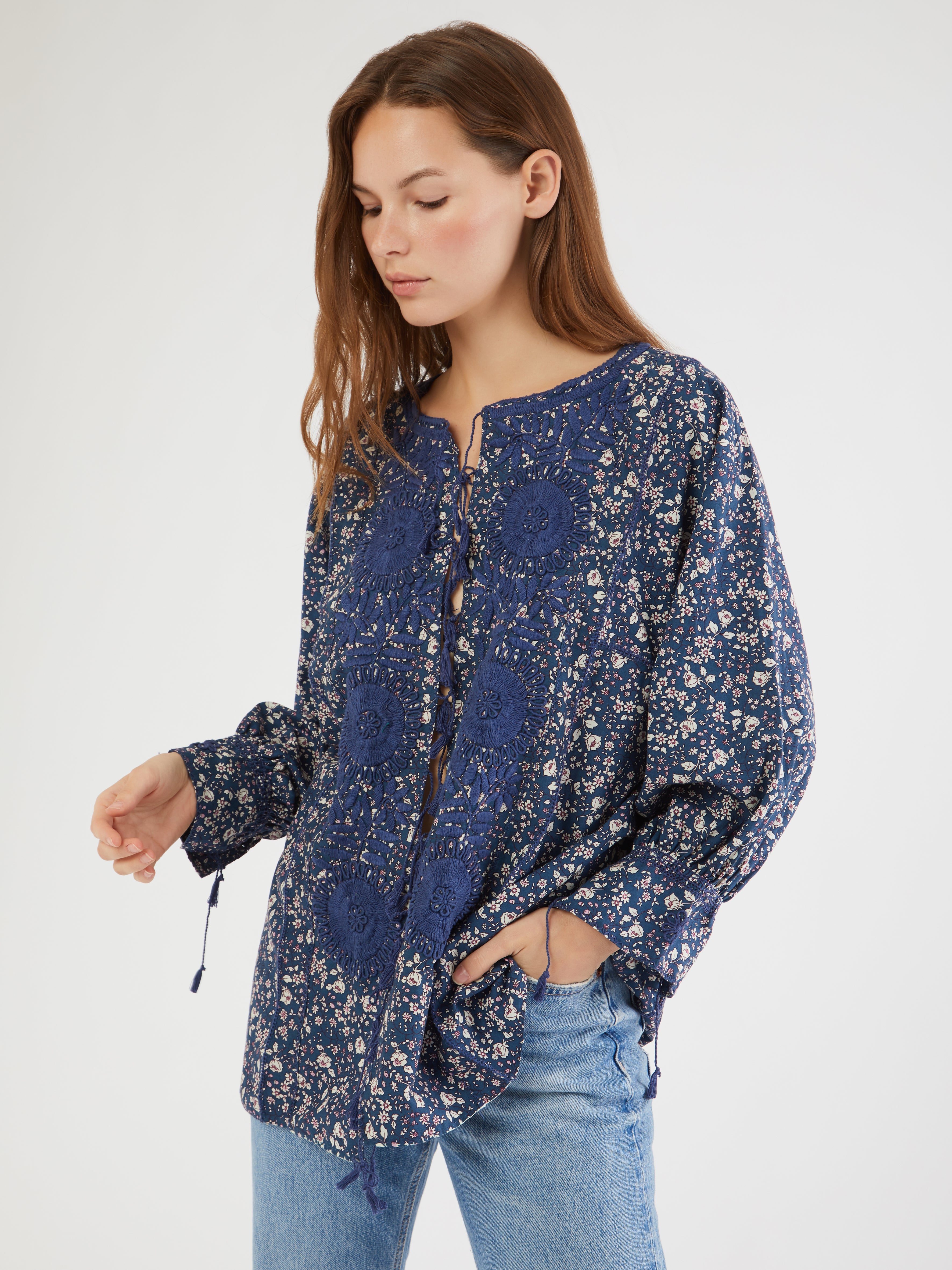 Folkloore Every hundred steps the world changes